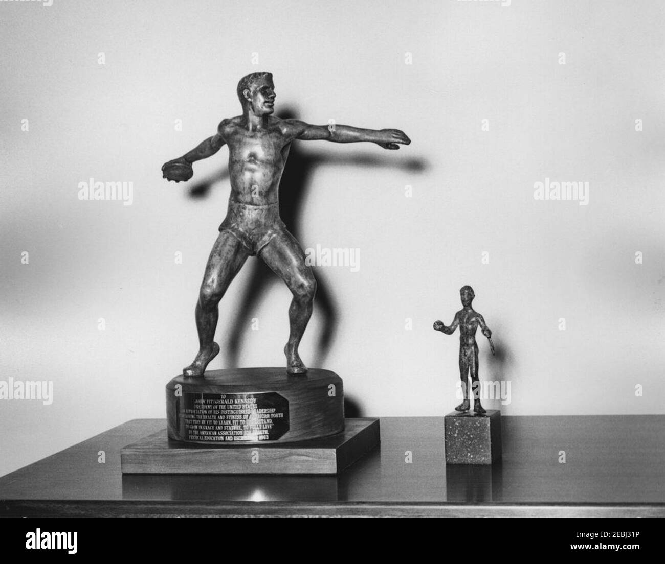 Discus thrower Black and White Stock Photos & Images - Alamy