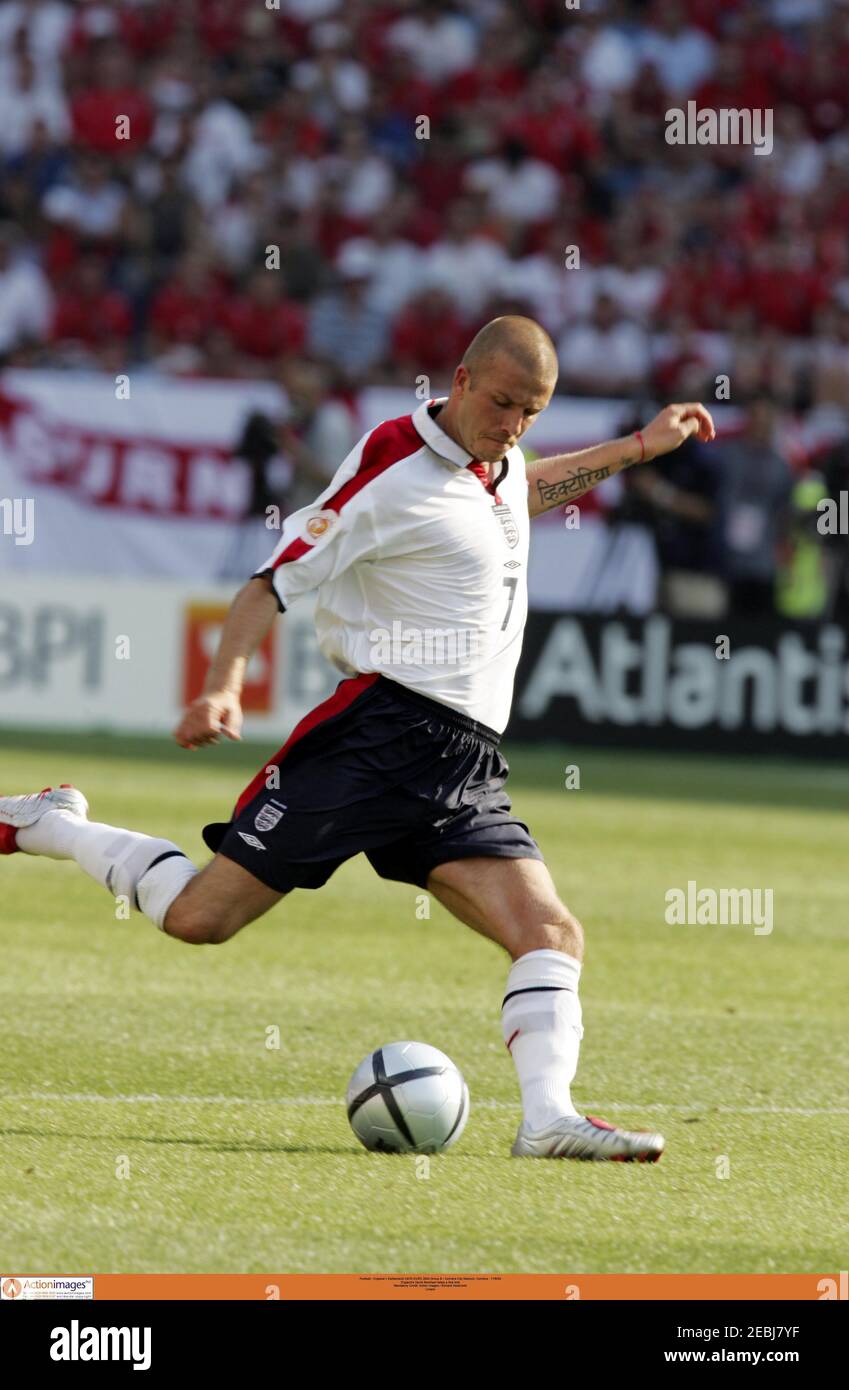 Englands david beckham takes a free kick hi-res stock photography and ...