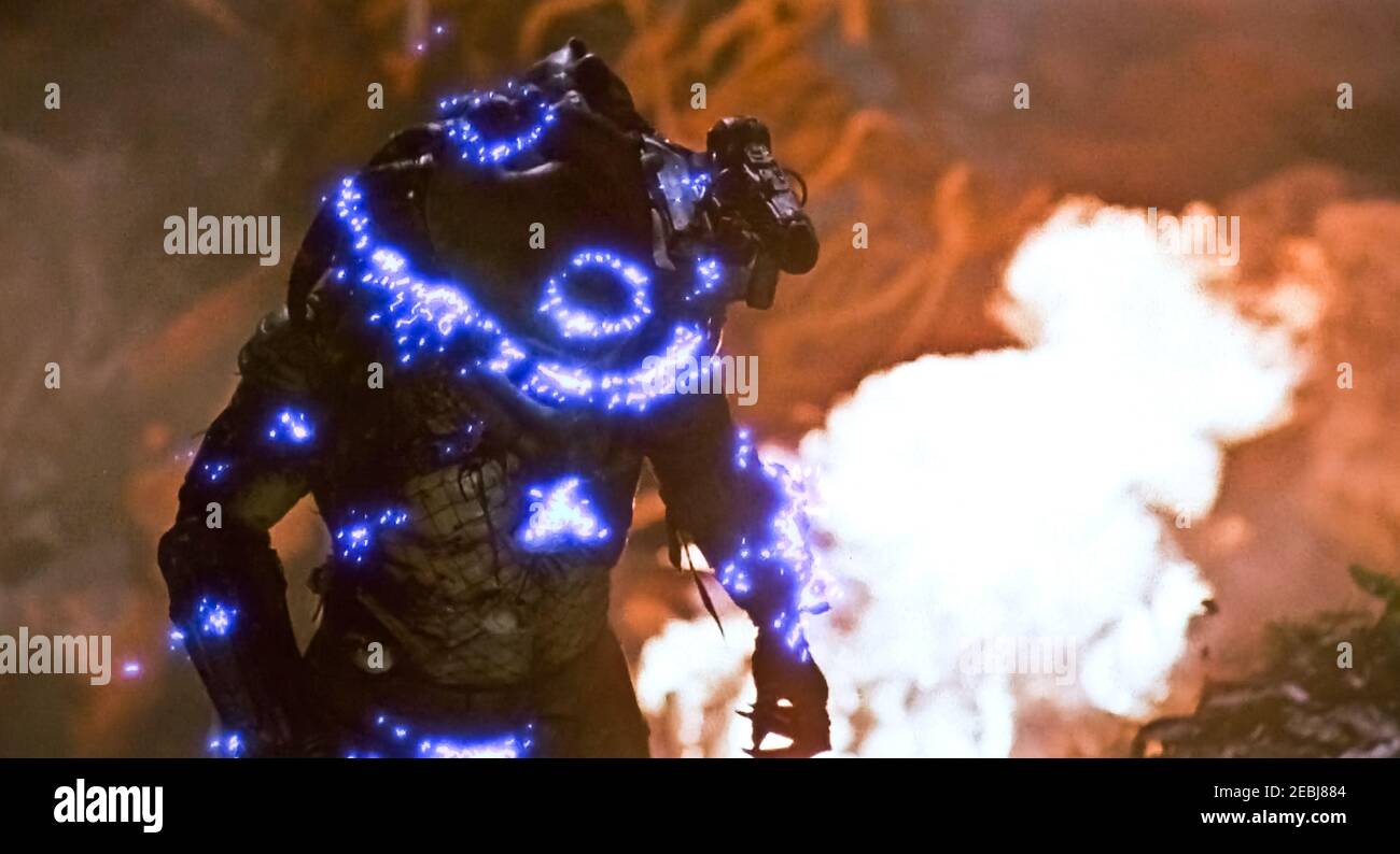 USA. Kevin Peter Hall as Predator in a scene from the (C)Twentieth ...