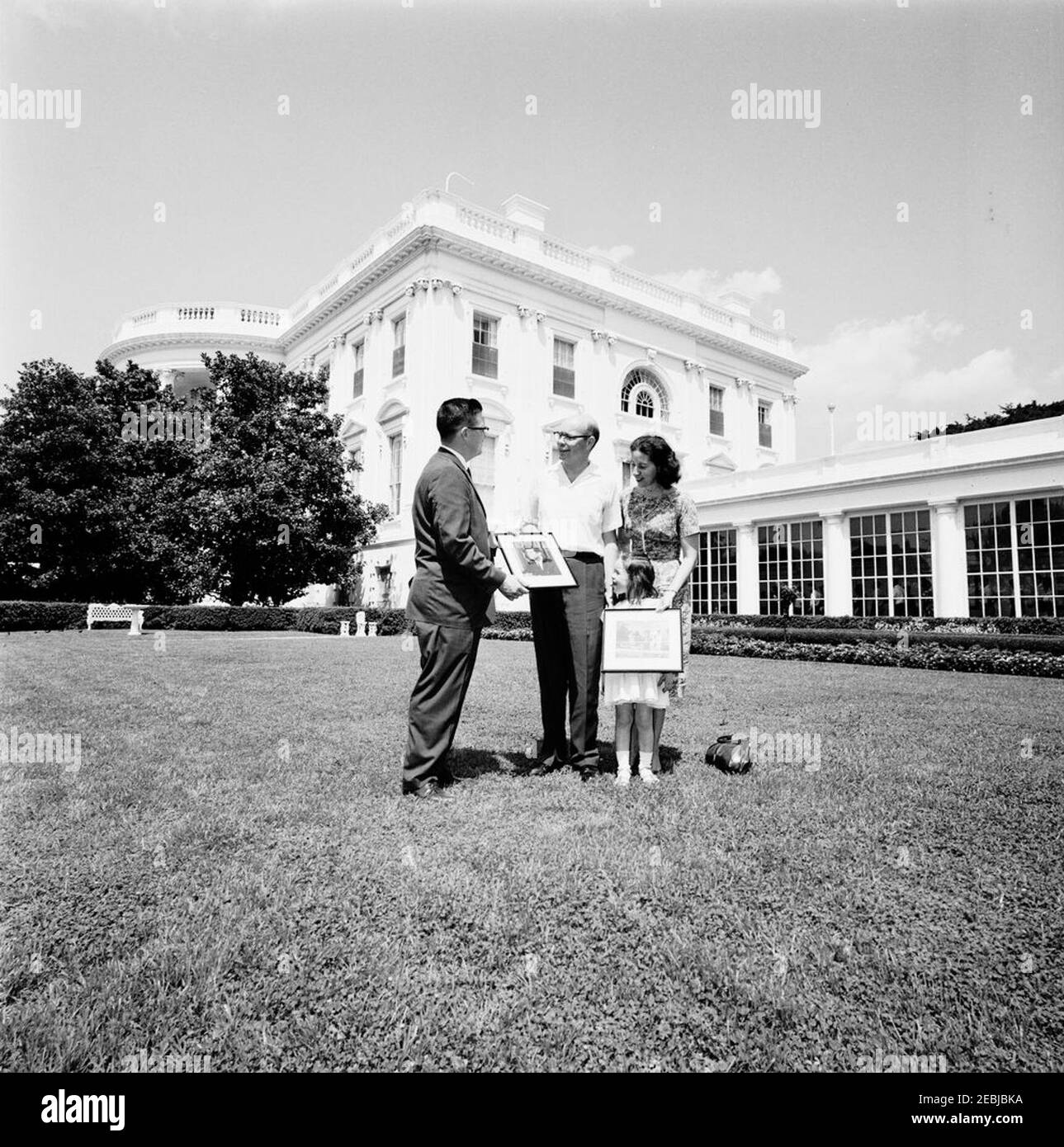 Visit of the 1,000,000th visitor to the White House for 1962, William ...