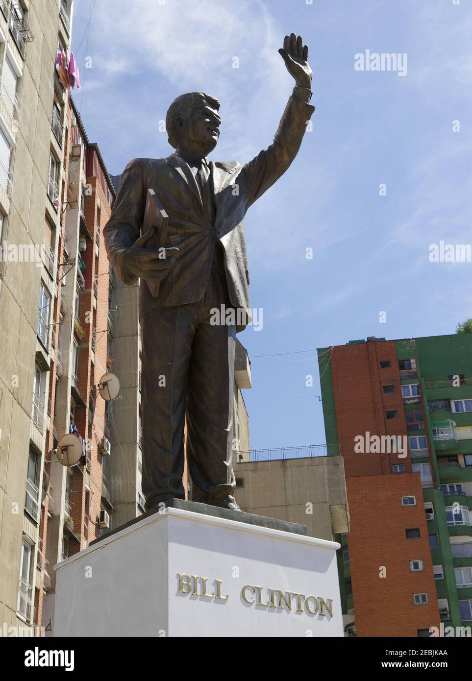 Us president bill clinton statue hi-res stock photography and images ...