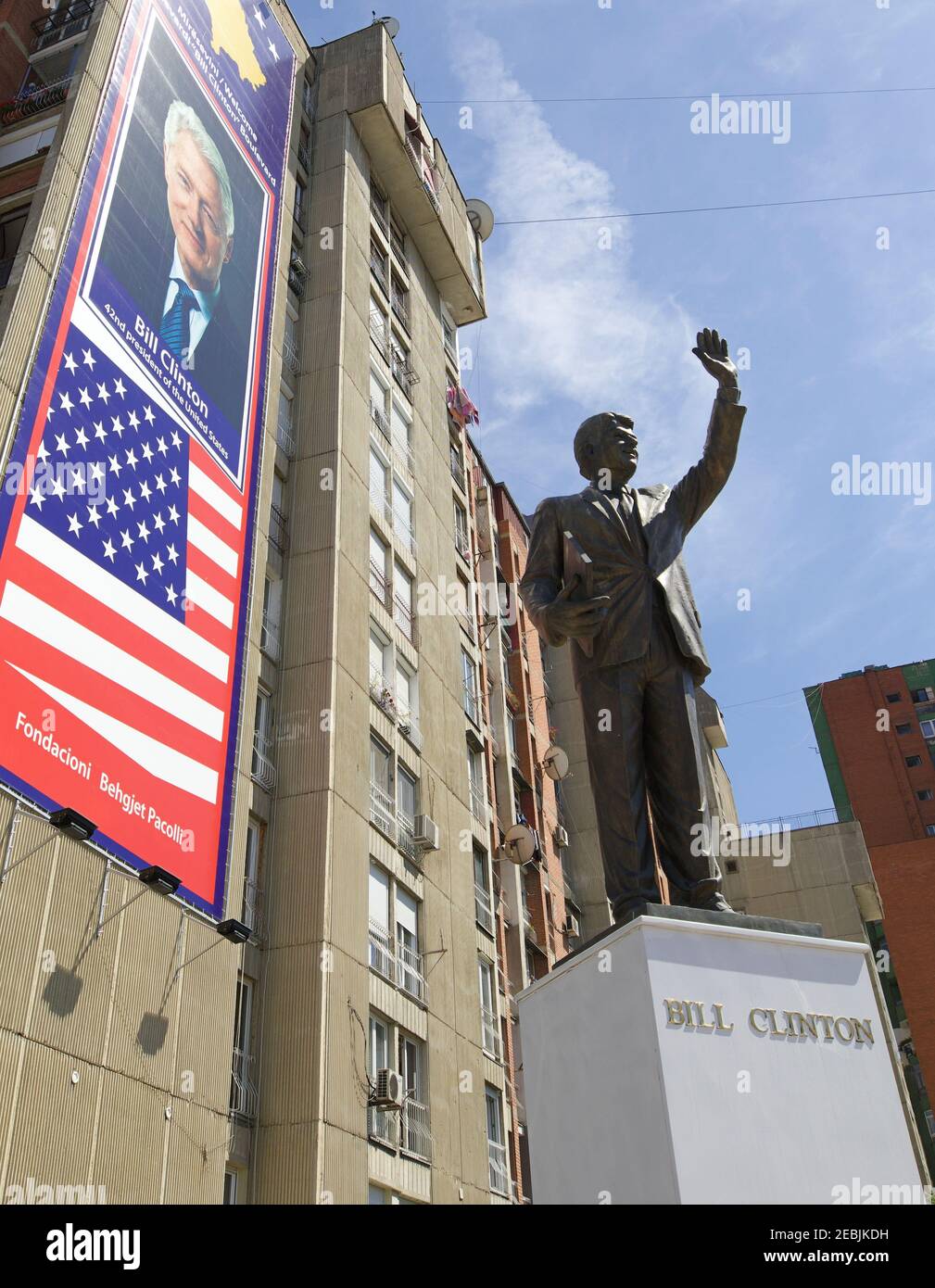 Statue of US President Bill Clinton in Pristina (Kosovo Stock Photo - Alamy