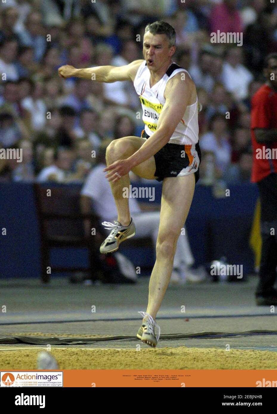 Sport athletics triple jump action jonathan edwards hi-res stock ...