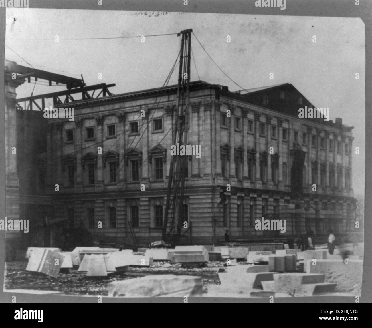 Traversing crane hi-res stock photography and images - Alamy