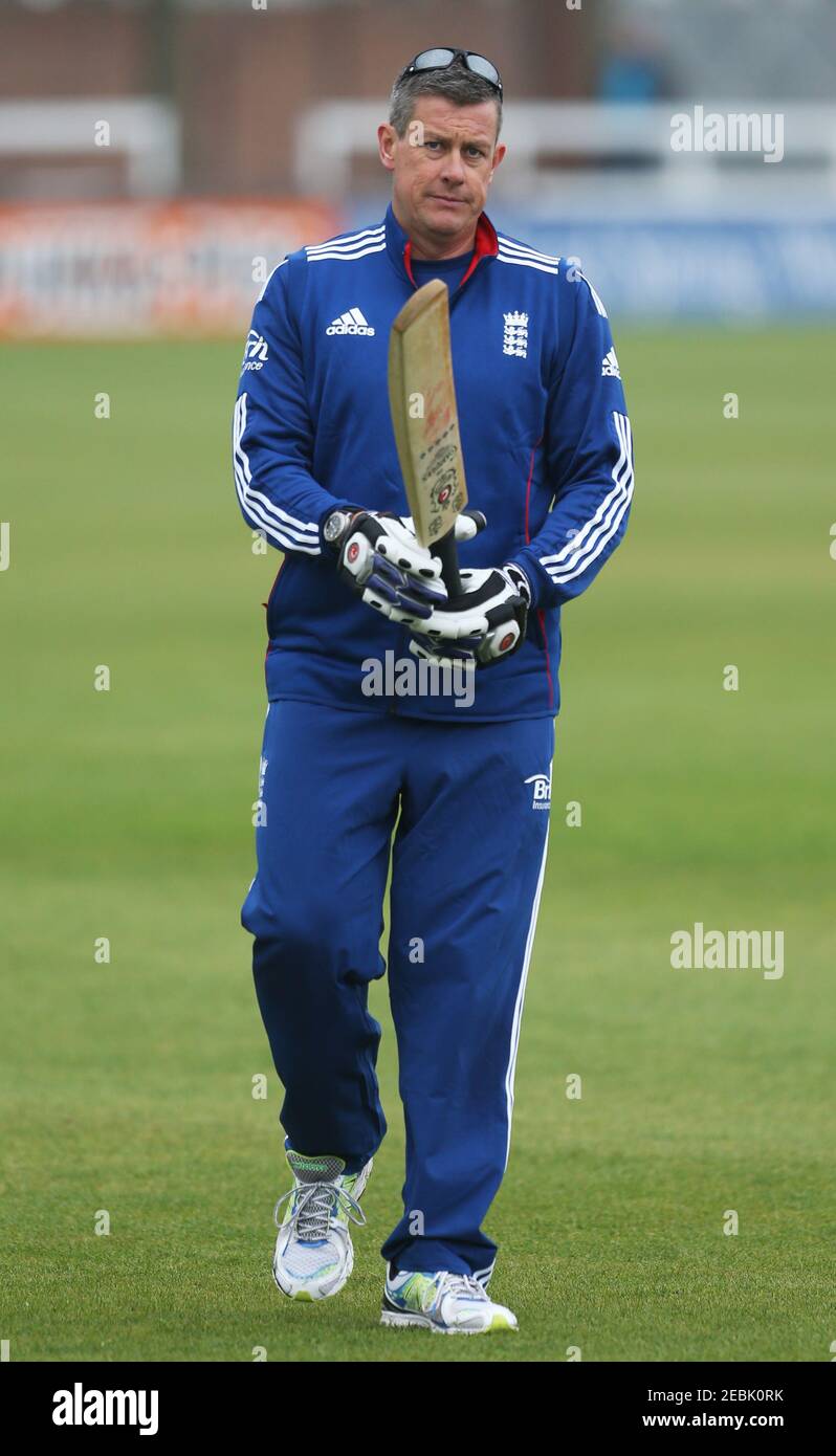 Sport cricket ashley giles hi-res stock photography and images - Alamy