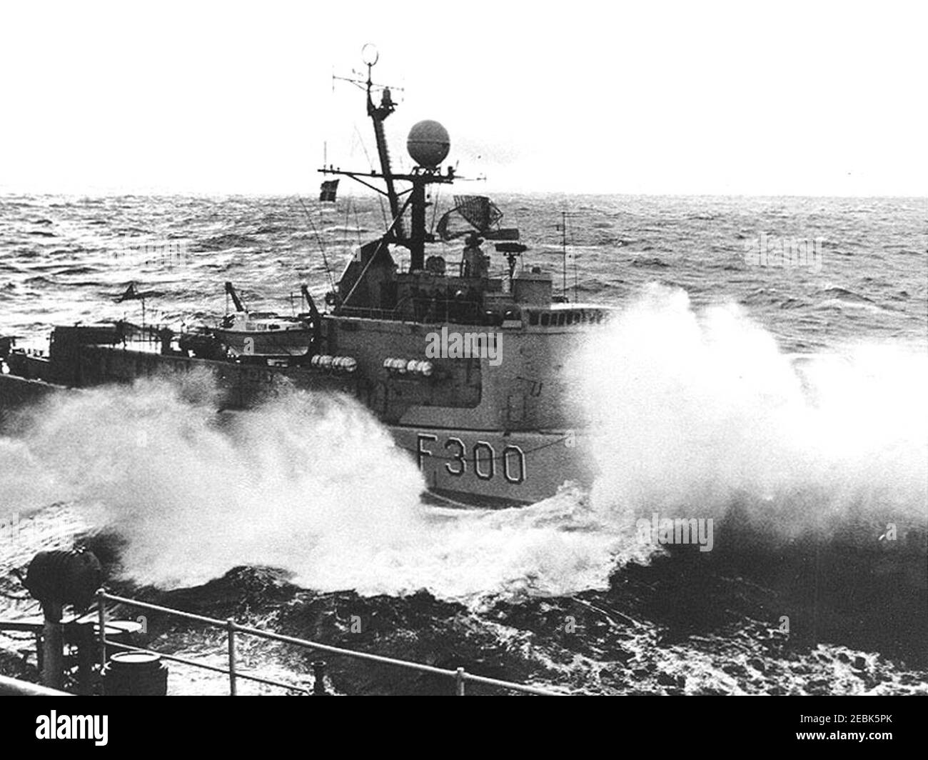 Norwegian frigate Oslo (F300) in heavy seas 1971 Stock Photo - Alamy