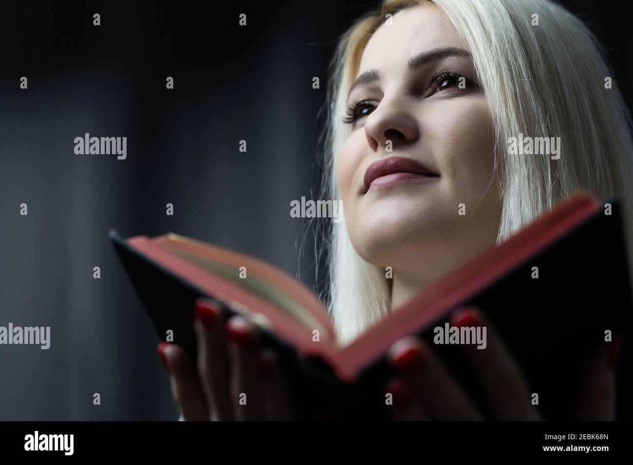 Woman reading the Holy Bible, Reading a book Stock Photo - Alamy