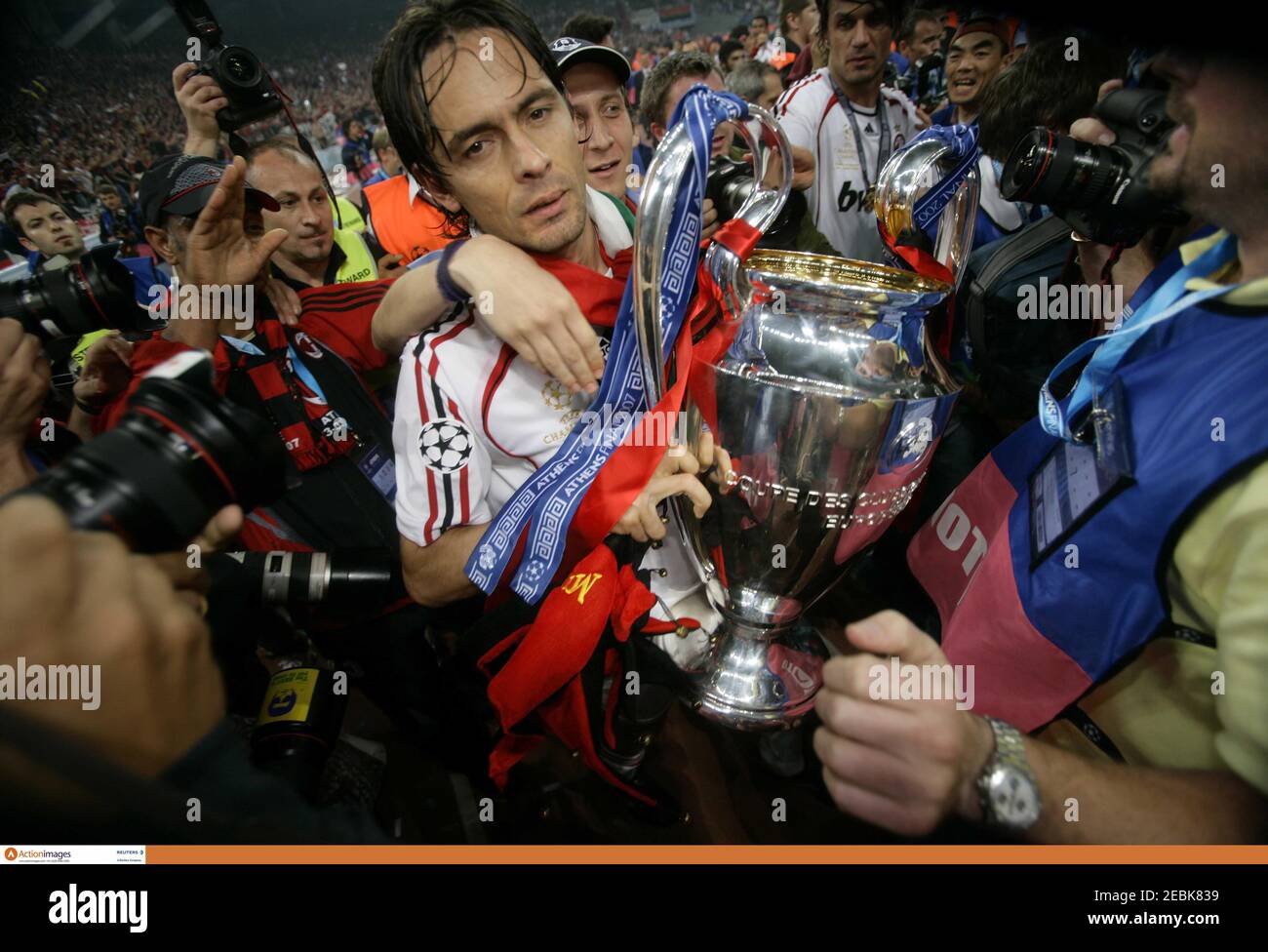 Filippo inzaghi trophy hi-res stock photography and images - Alamy