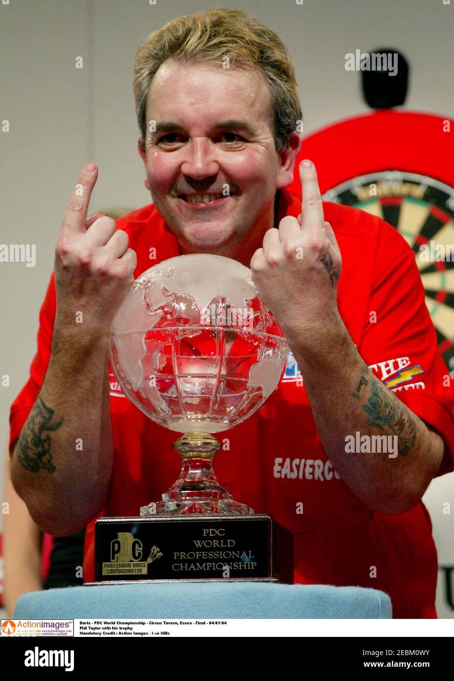 Pdc darts trophy hi-res stock photography and images - Alamy