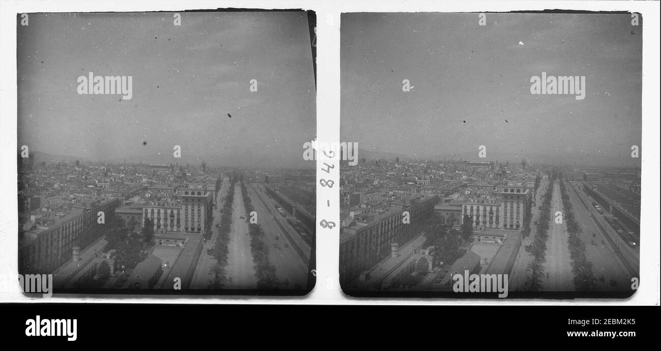 Nova panoràmica de Barcelona des del monument a Colom Stock Photo - Alamy