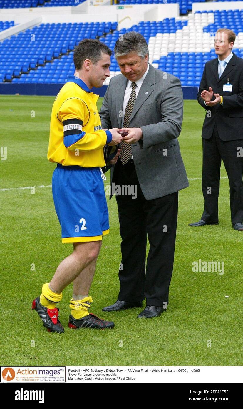 Steve perryman at white hart lane hi-res stock photography and images ...