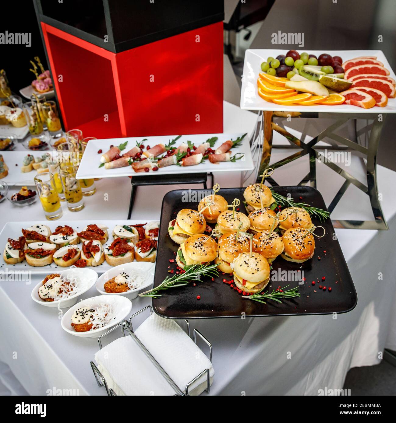 Multiple burgers hi-res stock photography and images - Alamy