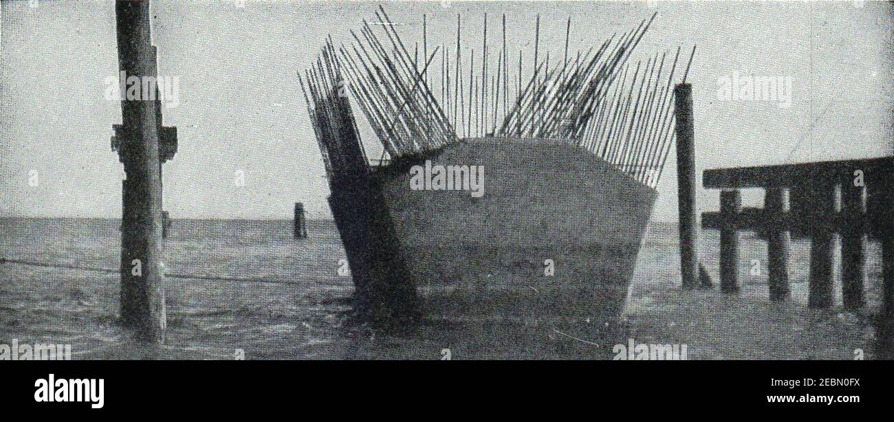 NSRW Florida Keys Railroad - building pier Stock Photo - Alamy