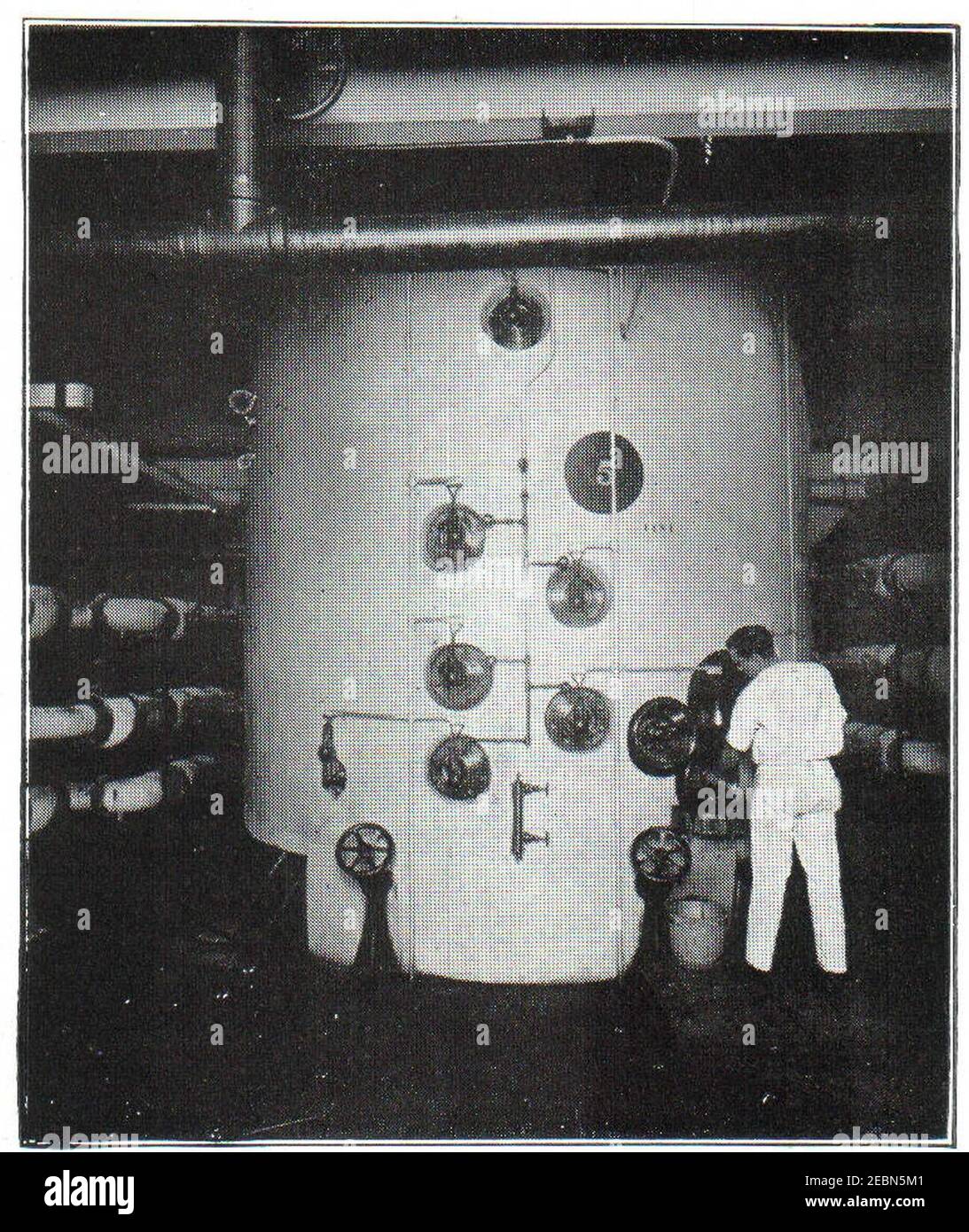 Vacuum Pan High Resolution Stock Photography and Images - Alamy