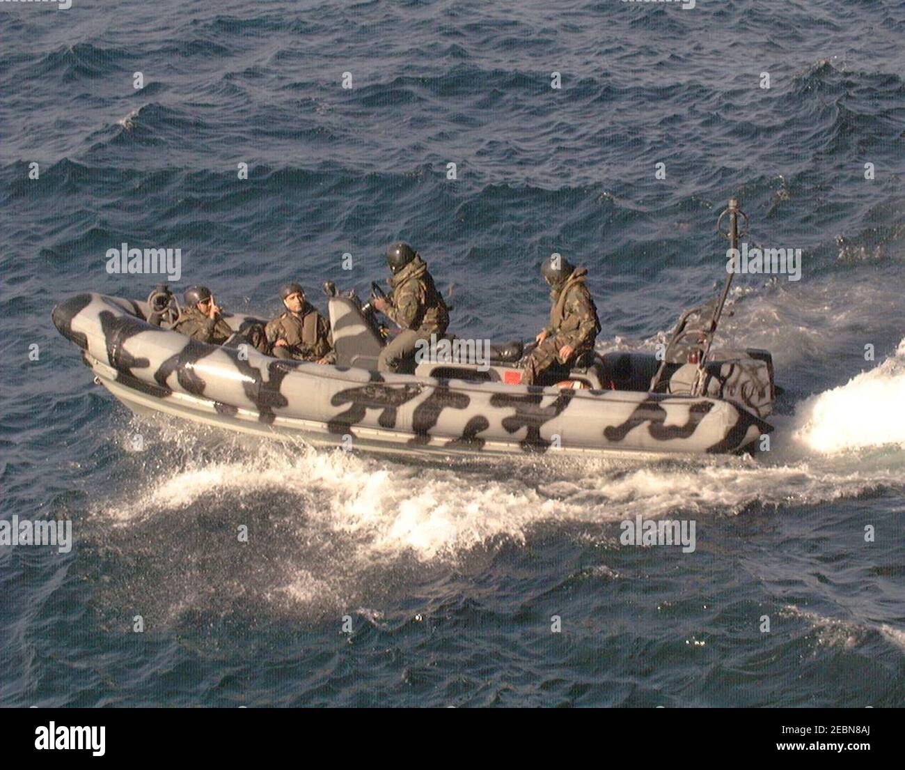 NSWG 2 SEALs rehearse ship-to-ship boarding procedures1 Stock Photo - Alamy