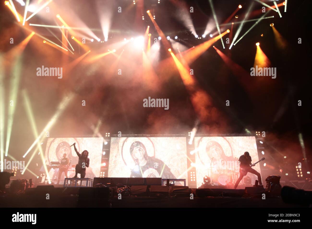Bring Me the Horizon on the main stage at the 2015 Reading Festival ...