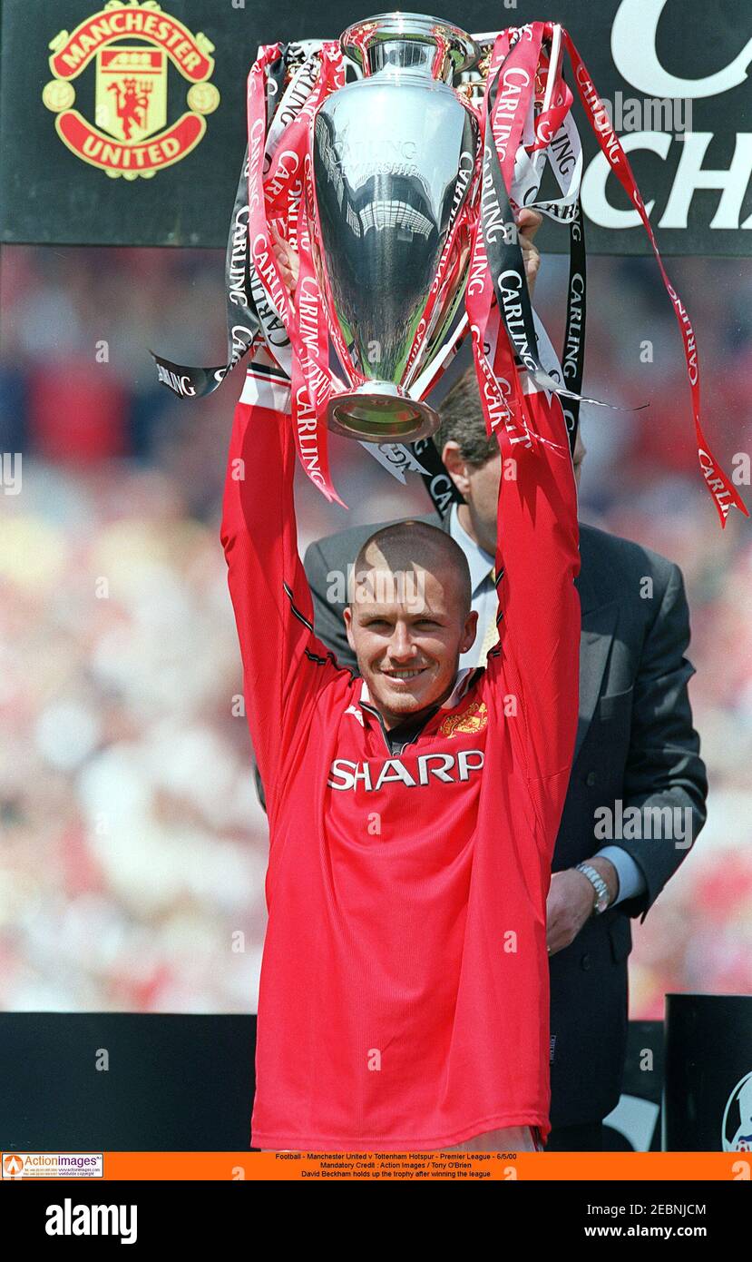 David beckham manchester united trophy hi-res stock photography and ...