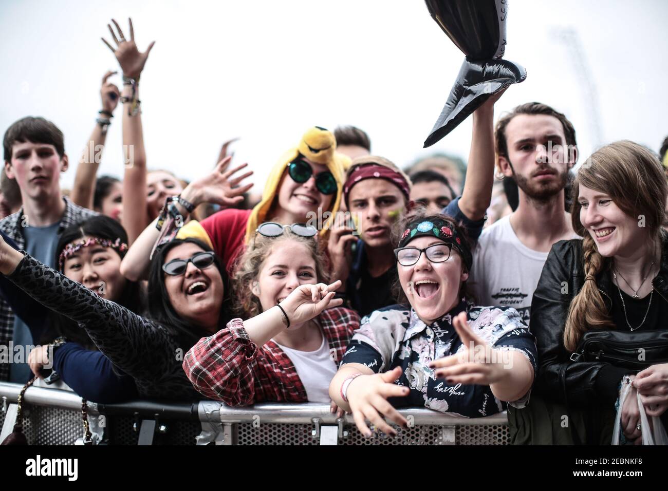 Crowds reading festival hi-res stock photography and images - Alamy