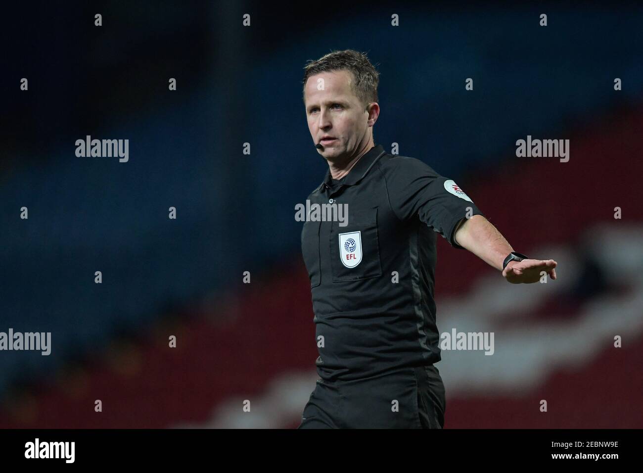 David webb referee hi-res stock photography and images - Alamy