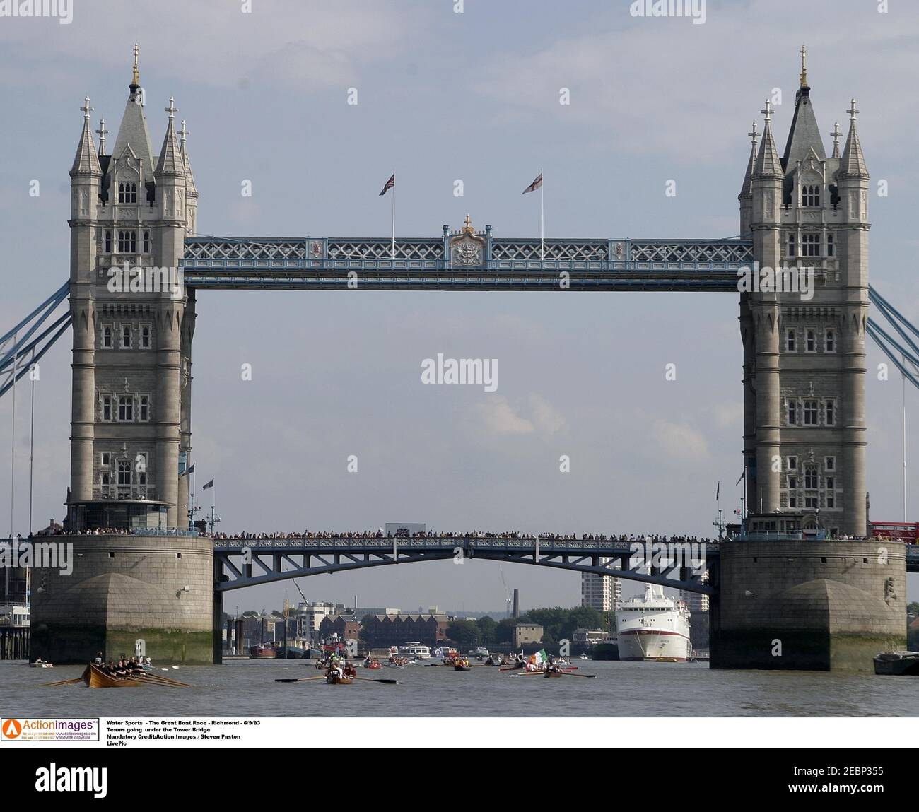 Boat Going Under Tower Bridge High Resolution Stock Photography and ...