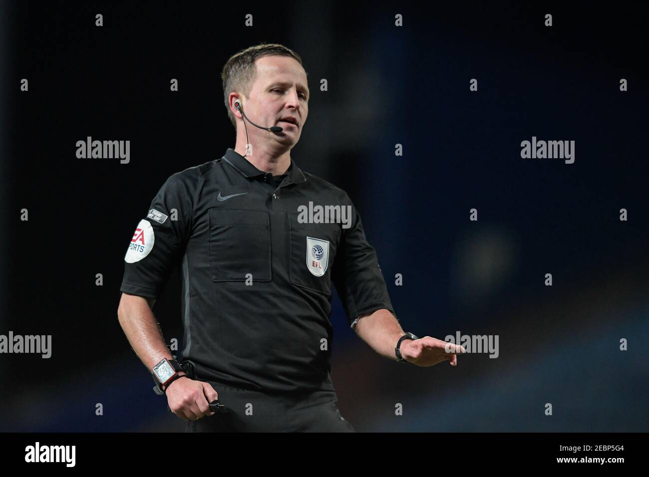 David webb referee hi-res stock photography and images - Alamy
