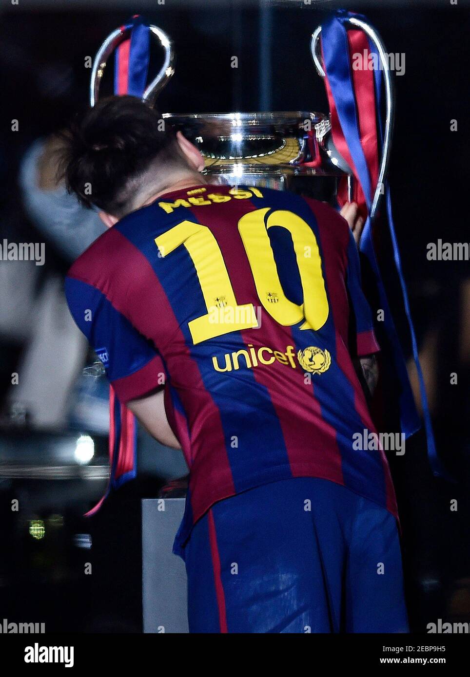 Lionel messi trophy barcelona hi-res stock photography and images - Alamy