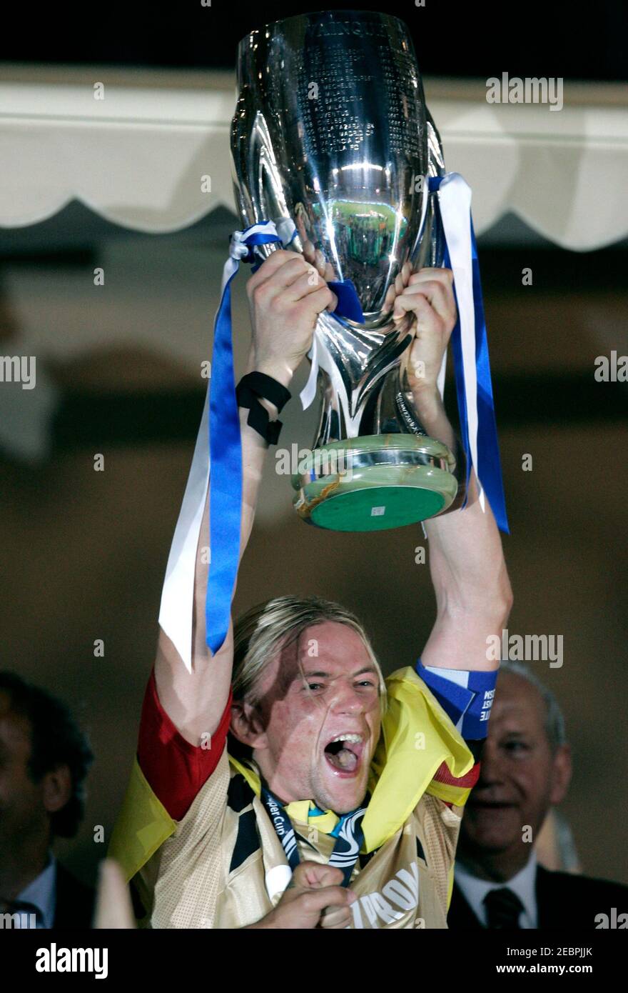 Tymoshchuk trophy hi-res stock photography and images - Alamy