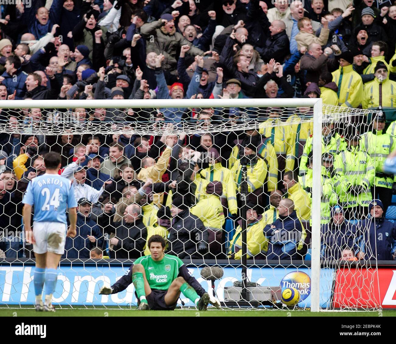 Wayne rooney manchester united goal hi-res stock photography and images ...