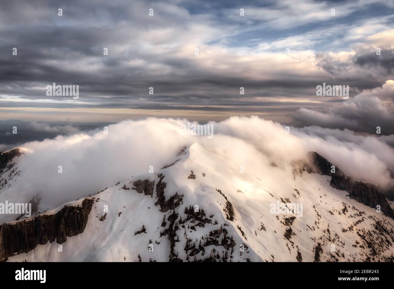 Pacific northwest mountain range aerial hi-res stock photography and ...