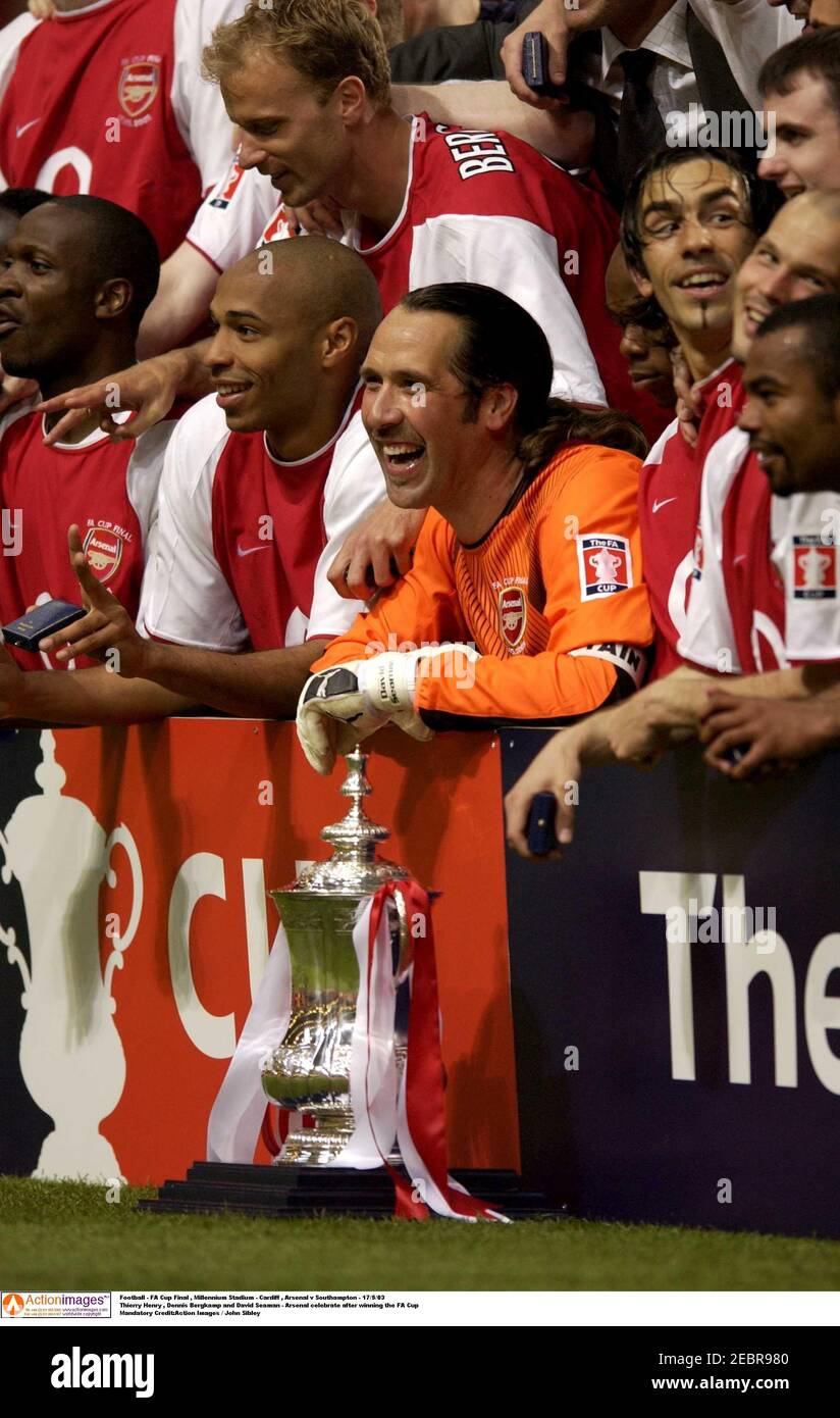 Thierry henry dennis bergkamp hi-res stock photography and images - Alamy