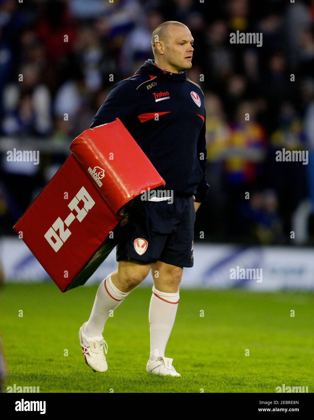 Rugby tackle pad hi-res stock photography and images - Alamy