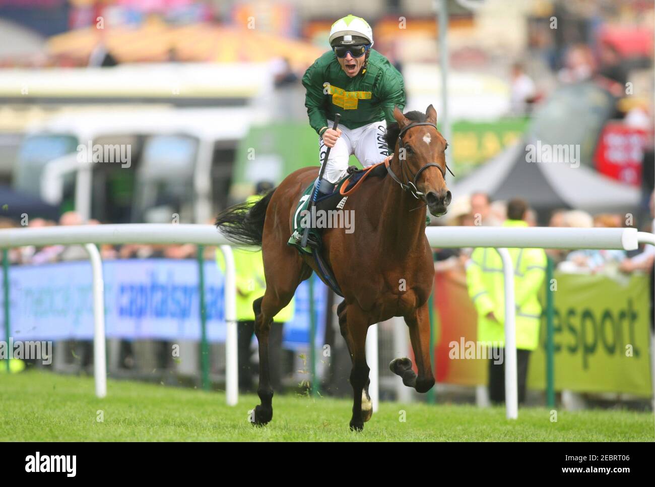 New approach horse hi-res stock photography and images - Alamy