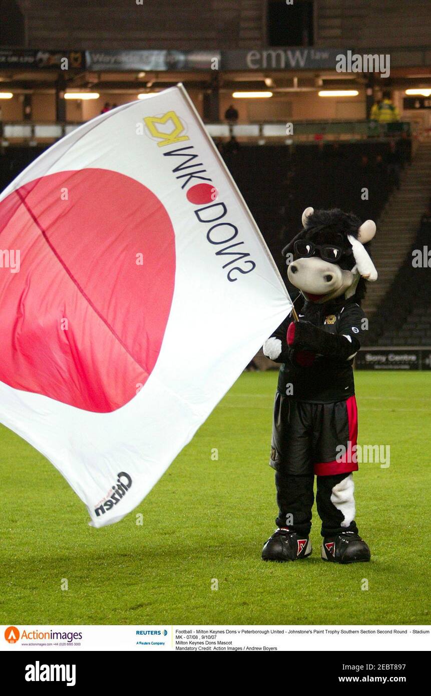 Milton keynes dons mascot hi-res stock photography and images - Alamy