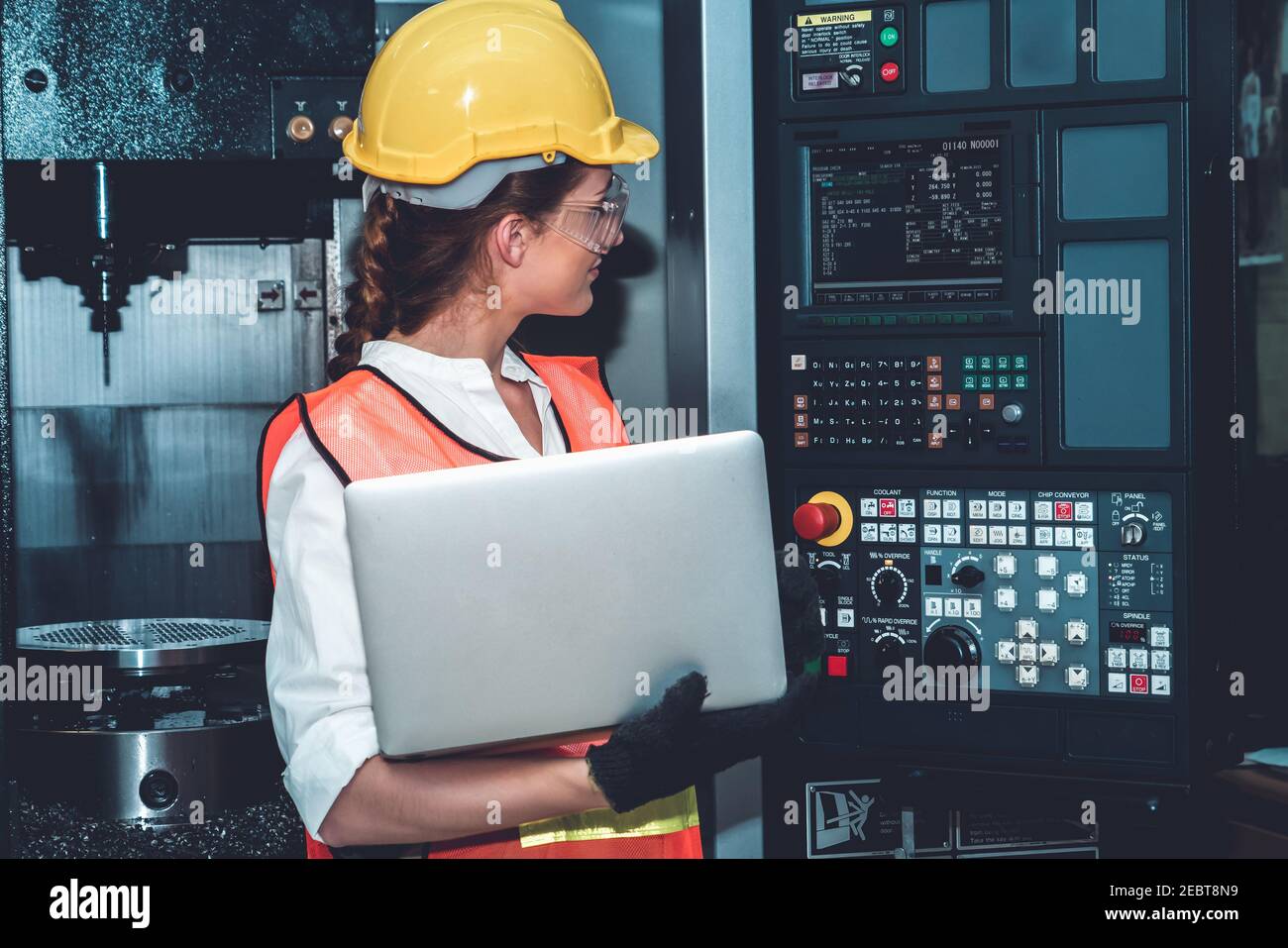 Smart manufacturing plant hi-res stock photography and images - Alamy