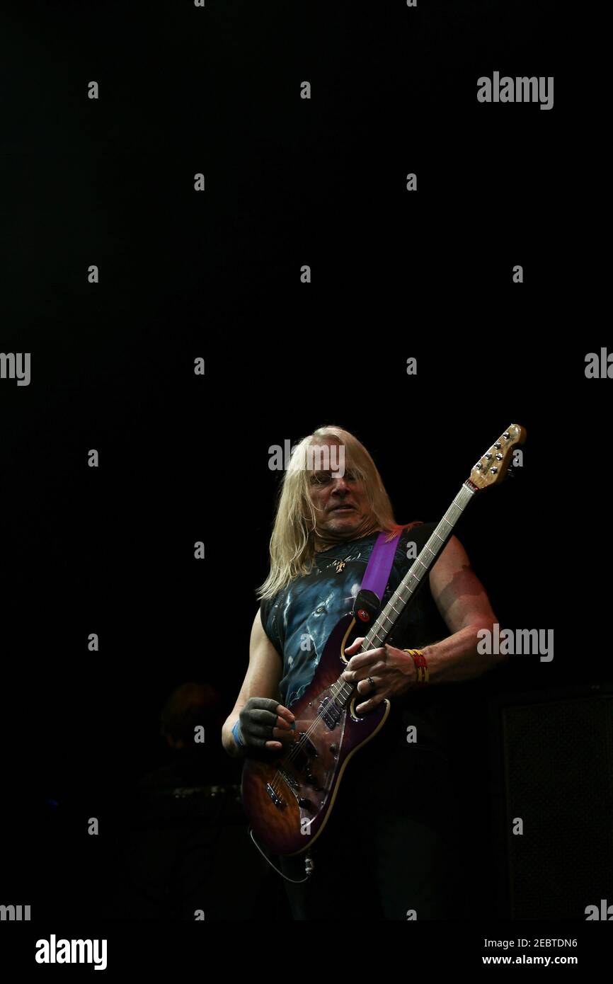 Steve morse guitarist hi-res stock photography and images - Alamy