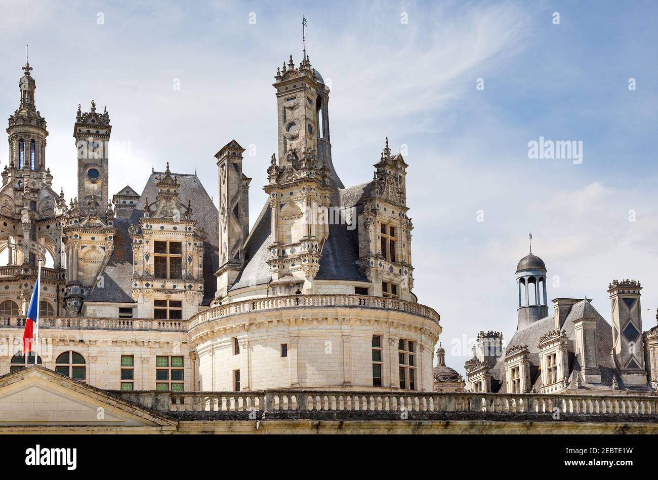 French chateau window hi-res stock photography and images - Alamy