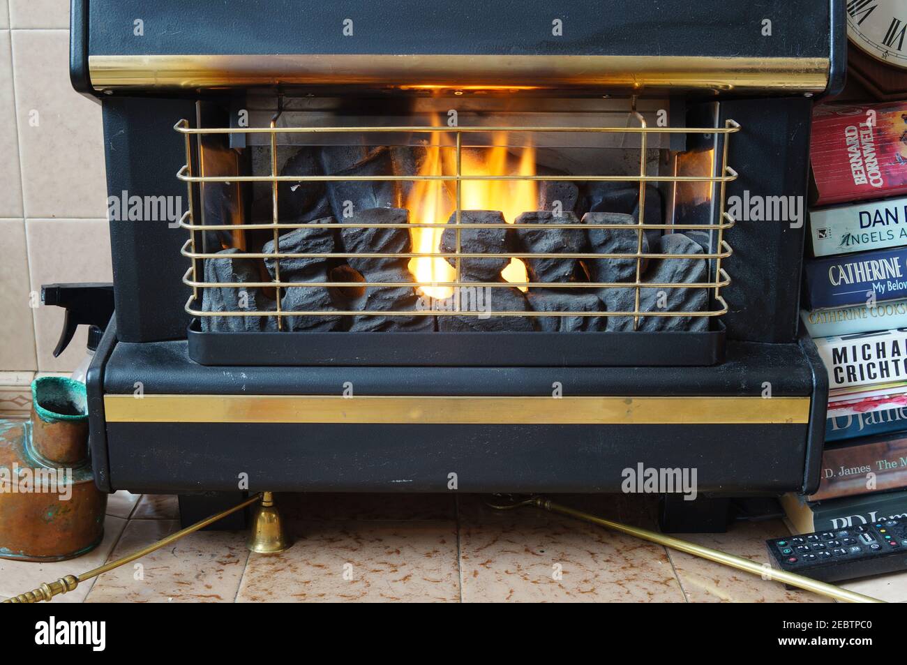 Coal fire grate fireplace hi-res stock photography and images - Alamy