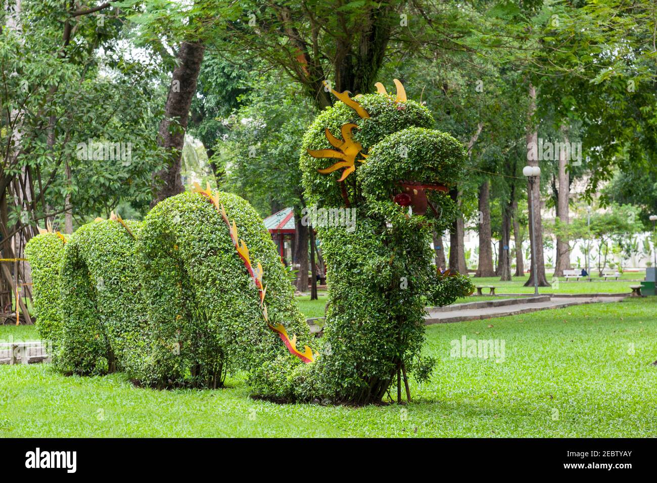 Topiary dragon hi-res stock photography and images - Alamy
