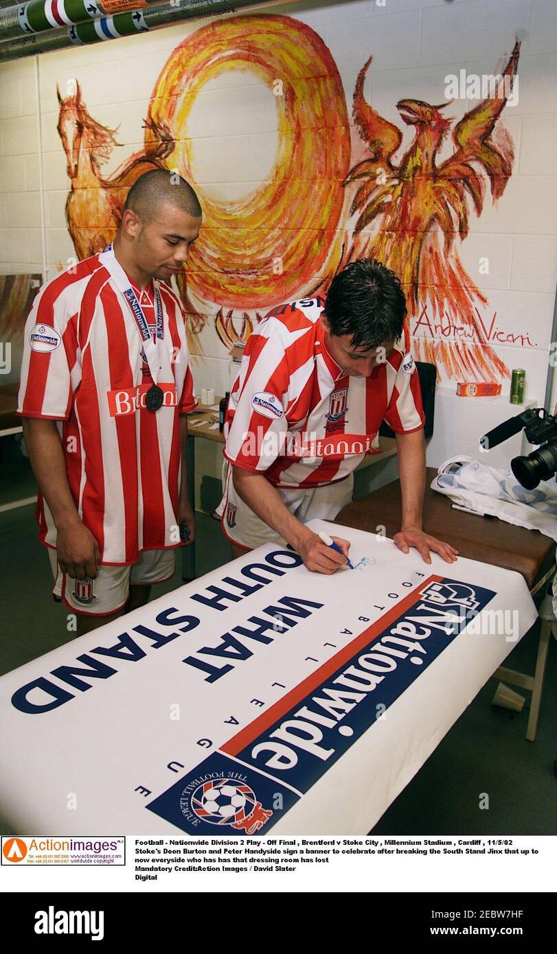 Everyside hi-res stock photography and images - Alamy