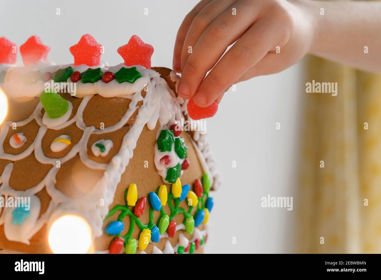 Hand decorating hi-res stock photography and images - Alamy