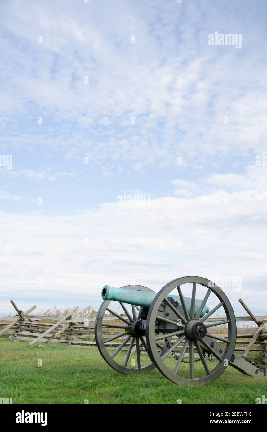 USA, Pennsylvania, Gettysburg, Cannon on Gettysburg Battlefield Stock ...