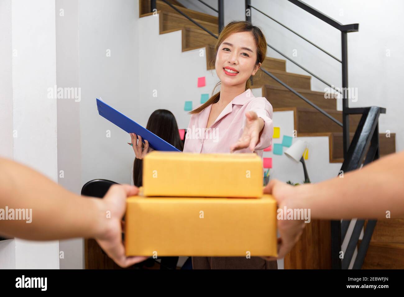 Banner de carton hi-res stock photography and images - Alamy