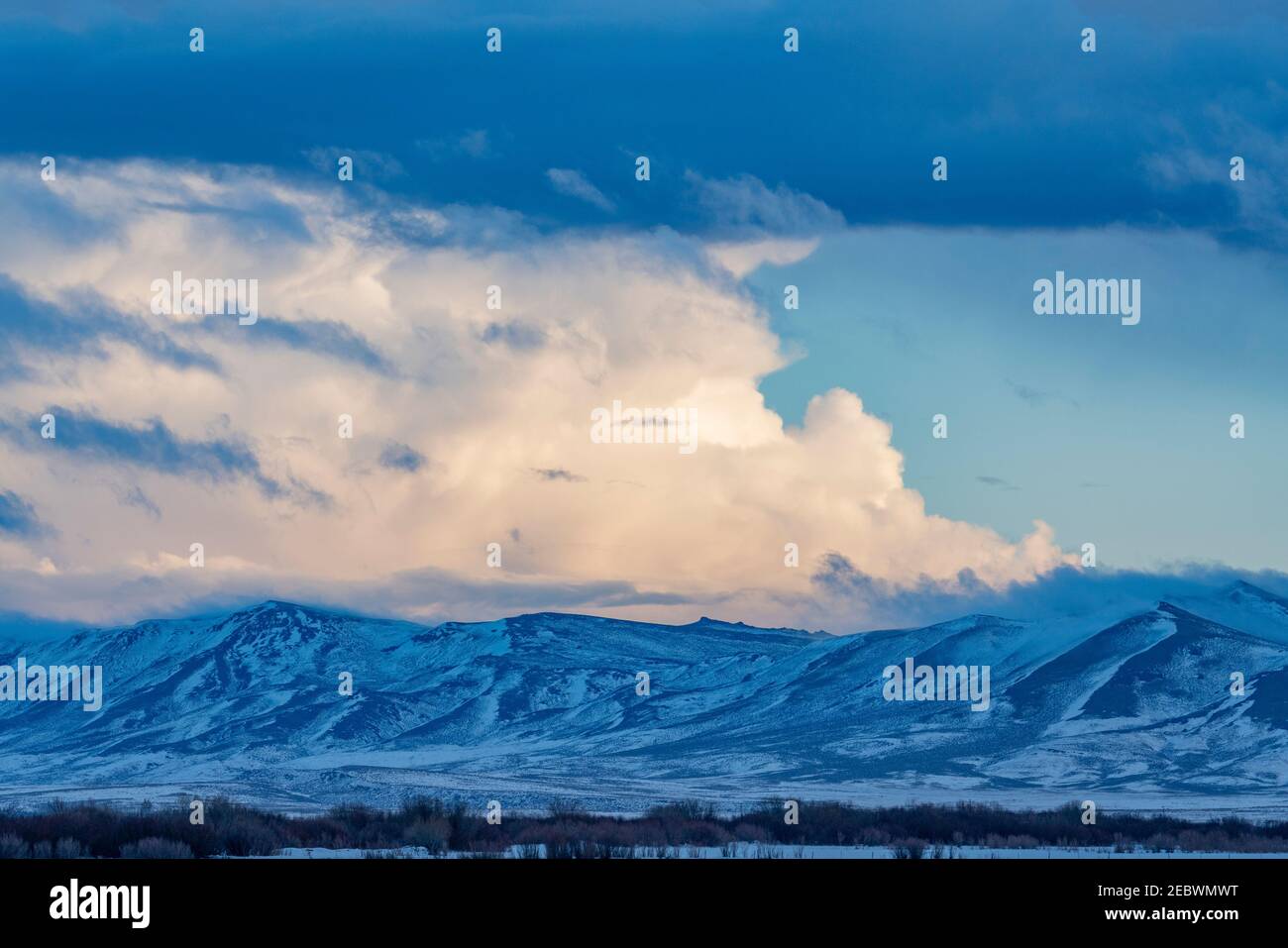 Clouds at sunset over prairie landscape hi-res stock photography and ...