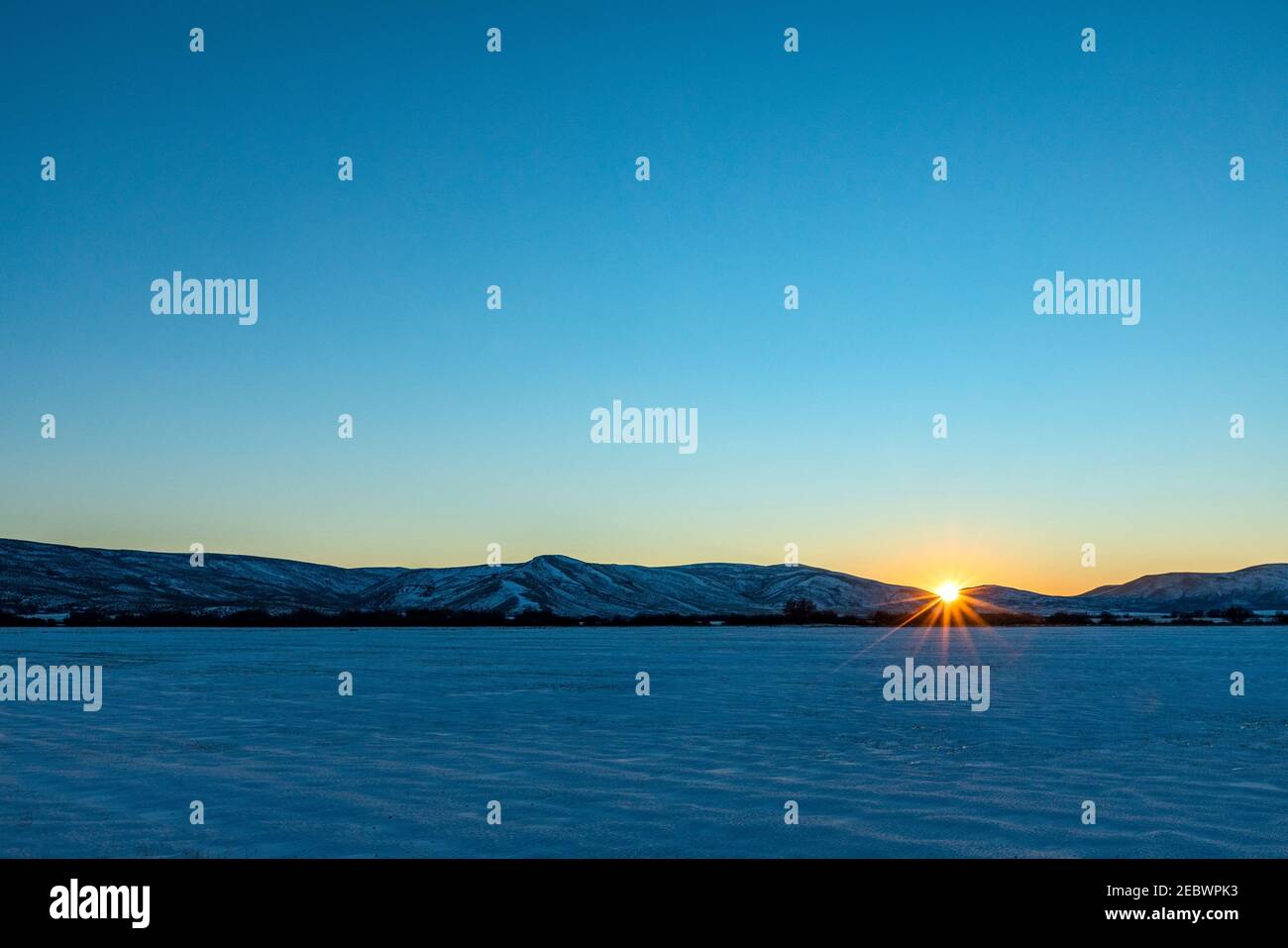 Sunlight snow hi-res stock photography and images - Alamy