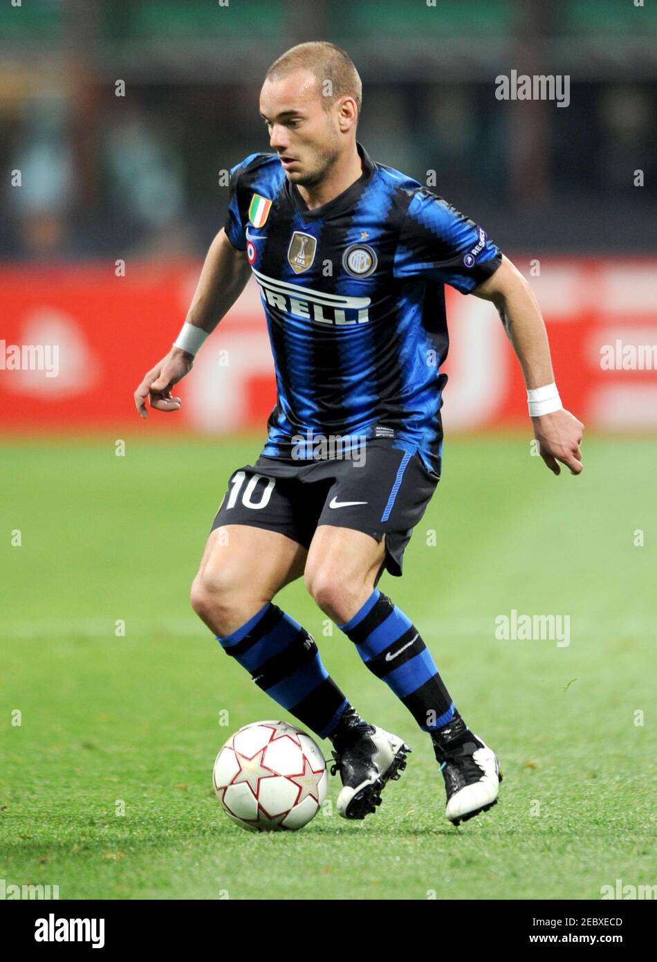 Sneijder inter hi-res stock photography and images - Alamy