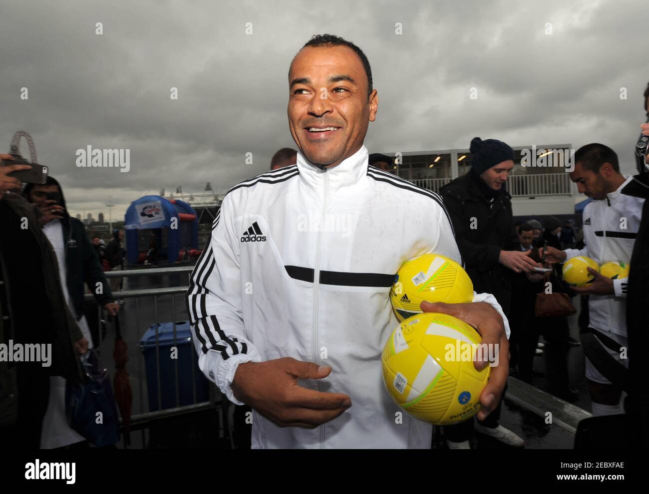 Queen elizabeth football game hi-res stock photography and images - Alamy