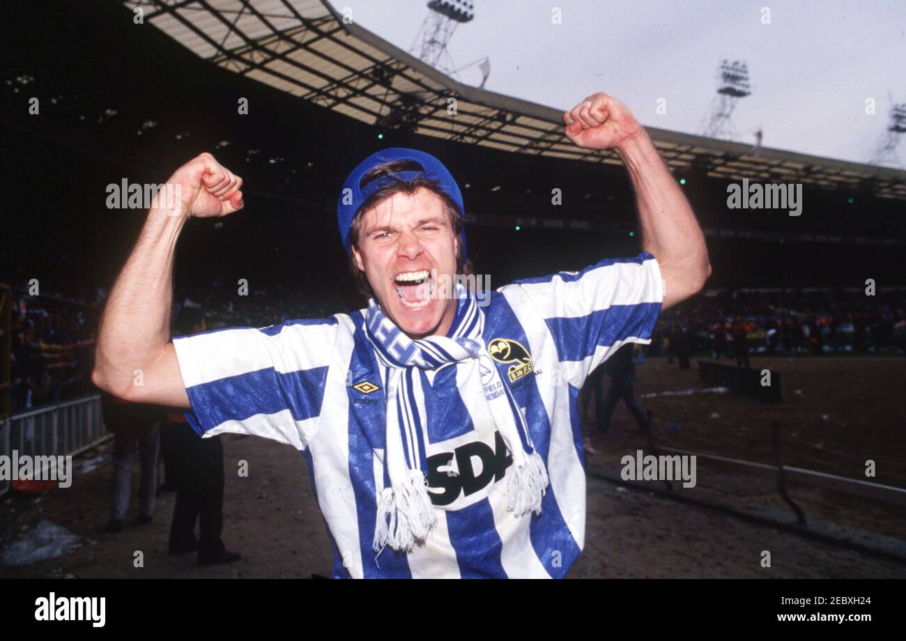 Rumbelows cup final wembley stadium hi-res stock photography and images ...