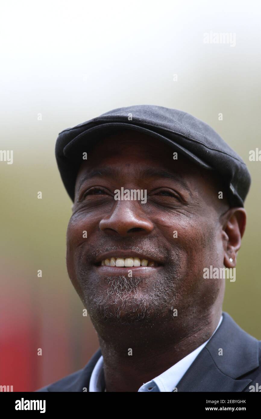 Cricket commentator peter west hi-res stock photography and images - Alamy