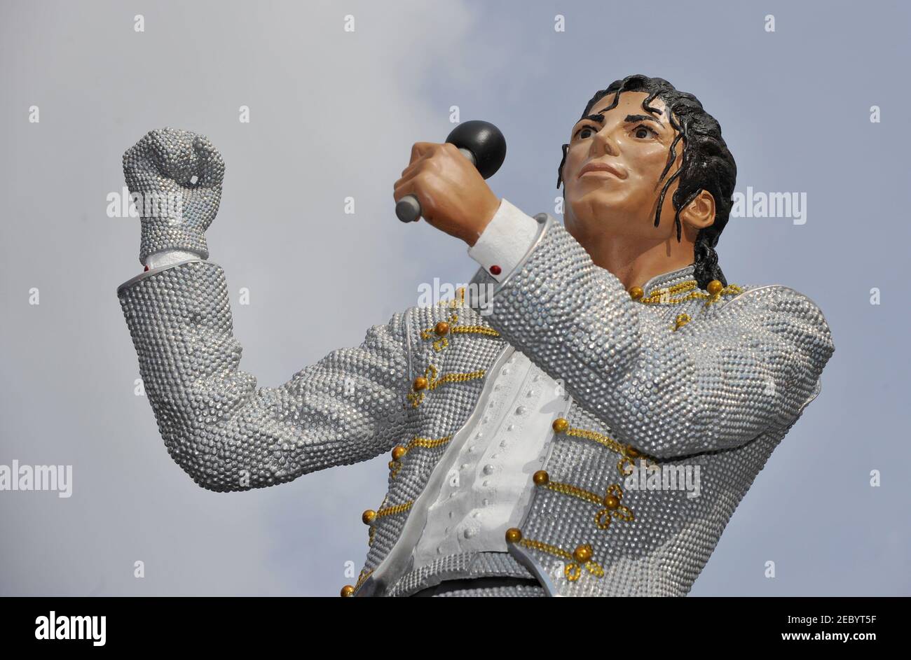 Michael jackson statue fulham hi-res stock photography and images - Alamy