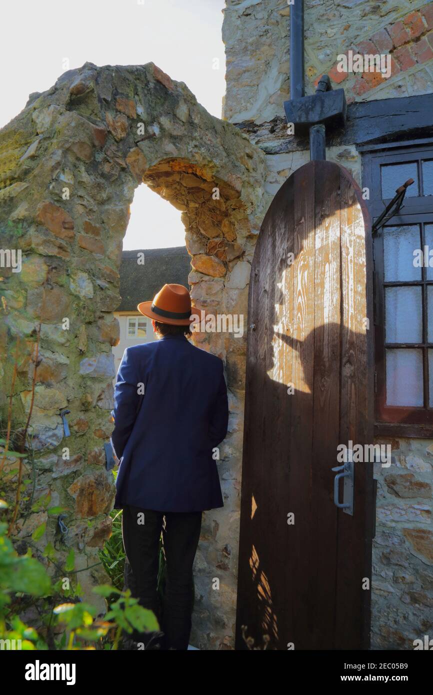 Standing architecture hi-res stock photography and images - Alamy